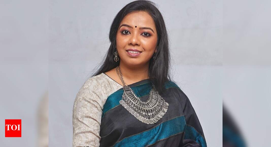 Singer debalina Ghosh to perform Darbari Padabali | Events Movie News ...