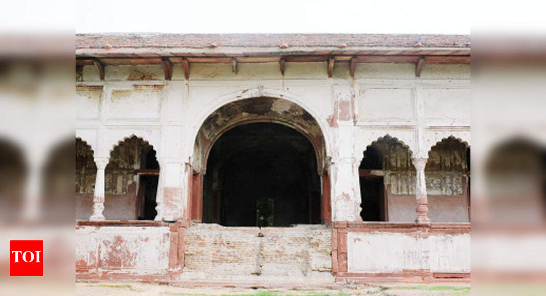 Delhi: Sikh panel objects to revamp of Sheesh Mahal | Delhi News ...