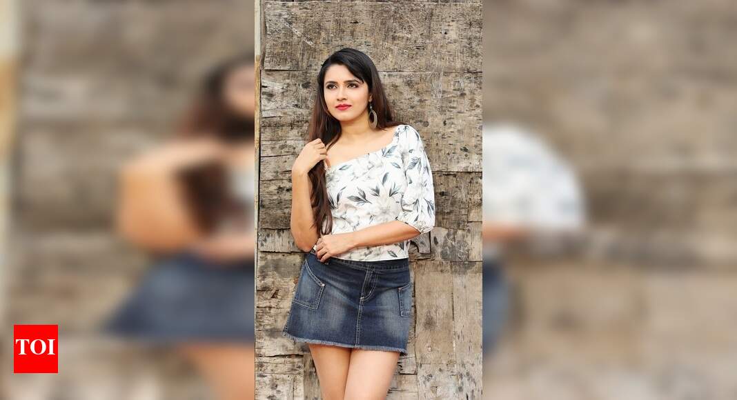 Saathvika learns silambam for her Kollywood debut | Tamil Movie News ...