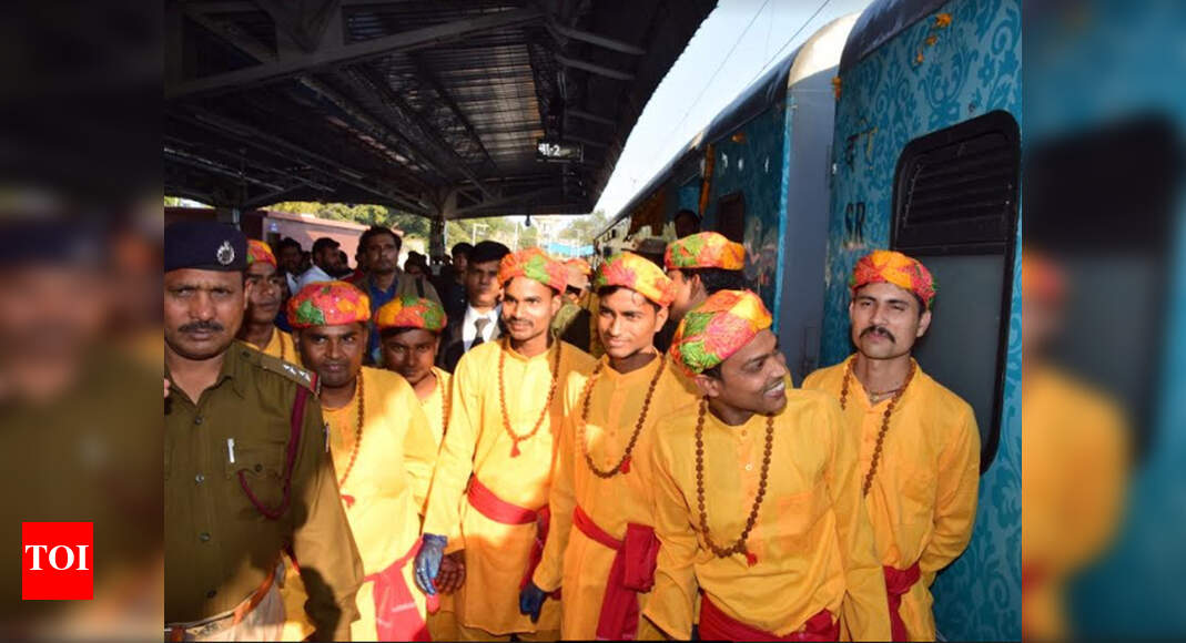 Kashi-Mahakal Express reaches Allahabad | Allahabad News - Times of India