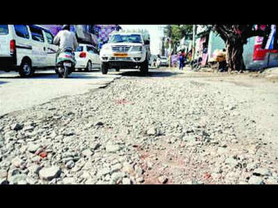 In a mess: Road that lead to defense offices, airport | Dehradun News ...