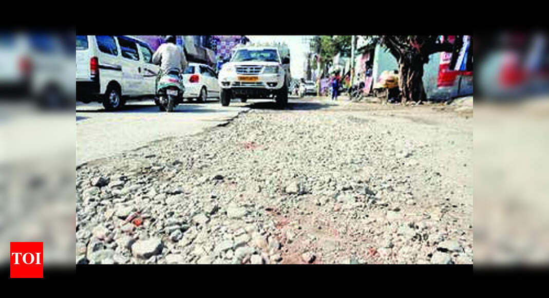 In a mess: Road that lead to defense offices, airport | Dehradun News ...