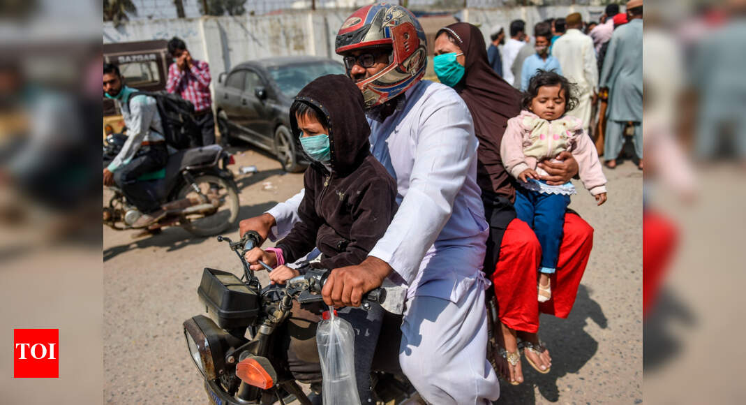 Mysterious toxic gas kills 14 people in Pakistan's Karachi - Times of India