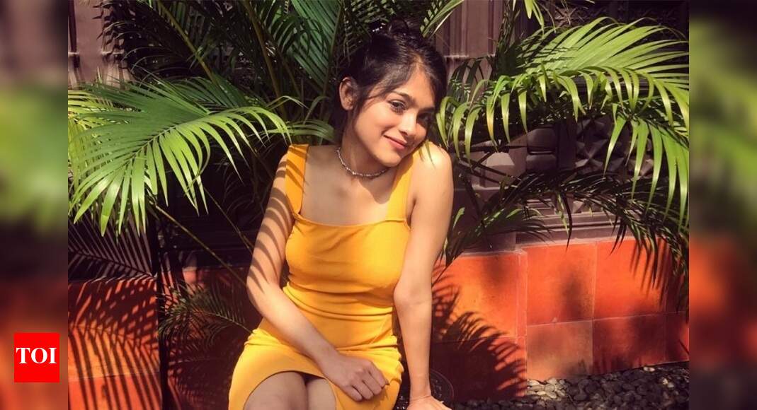 Anusha Viswanathan starts birthday with work | Bengali Movie News ...