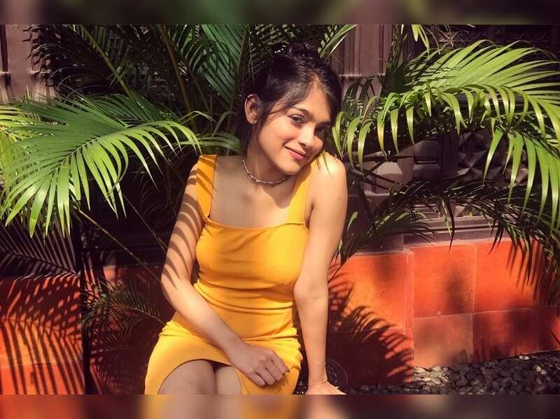 Anusha Viswanathan starts birthday with work | Bengali Movie News - Times of India