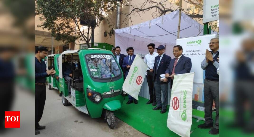 Delhi Metro News: Delhi Metro launches 250 new e-rickshaws at 12 ...