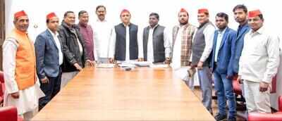 13 BSP leaders from Pilibhit dist join SP | Bareilly News - Times of India