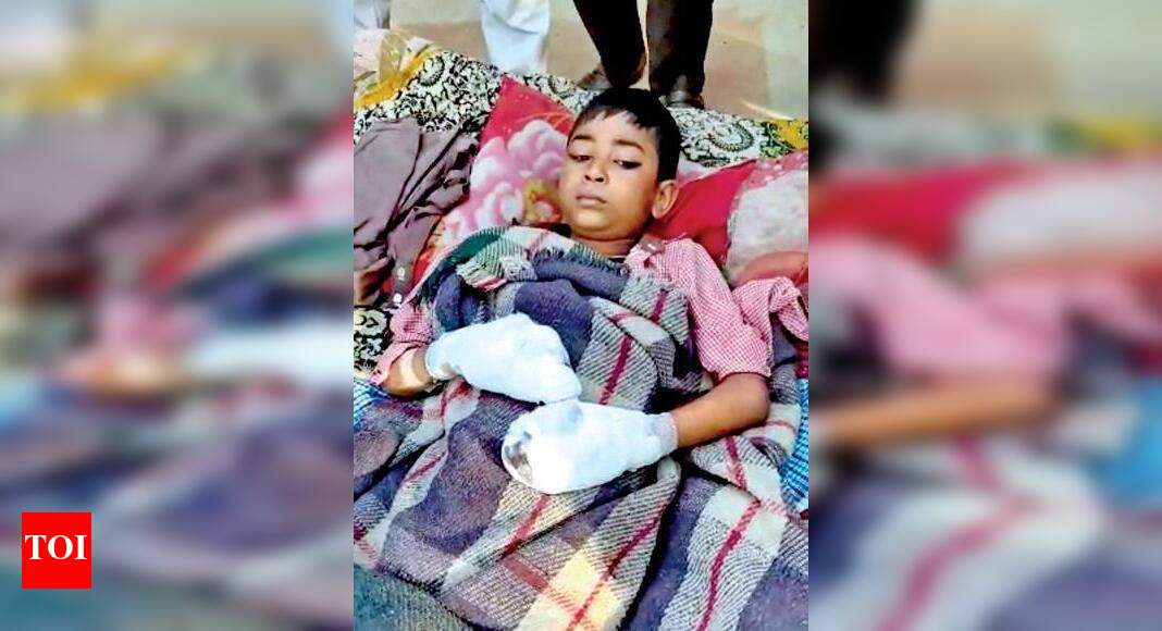 Kanpur: 7-yr-old boy loses two fingers as cracker explodes in his hand ...