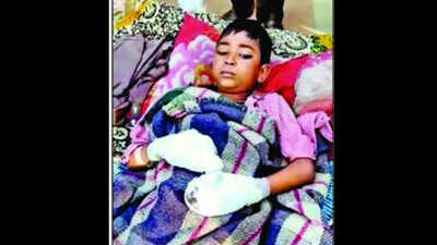 Kanpur: 7-yr-old boy loses two fingers as cracker explodes in his hand ...