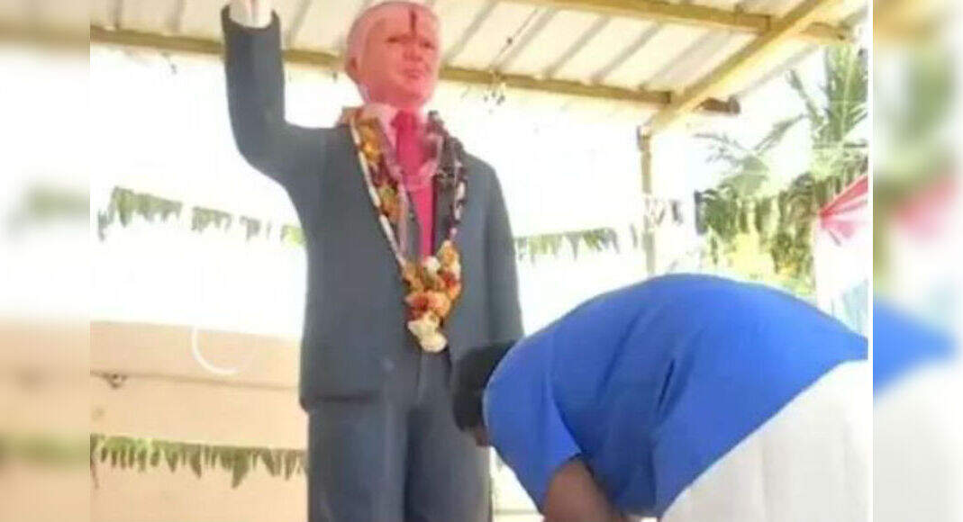 Man in India builds temple for US President Donald Trump, worships him ...