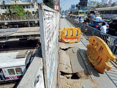 Part of Dadar's Tilak Bridge caves in, sparks panic | Mumbai News ...