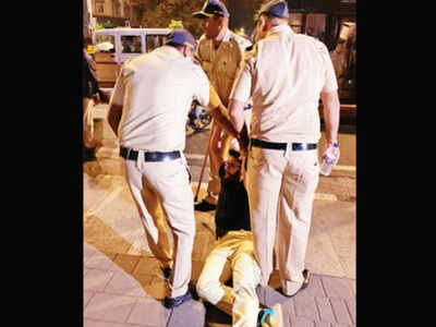 CAA Protest in Mumbai: Protest in south Mumbai against Delhi violence ...