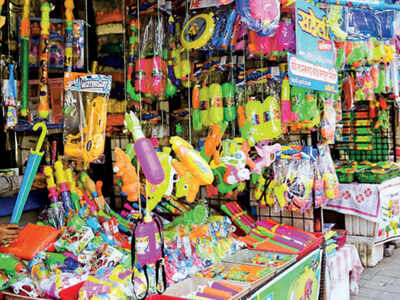 Lucknow: No funky water guns, gulal bombs this Holi | Lucknow News ...