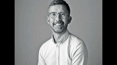 Visiting British historian decodes politics of the suit | Mumbai News ...