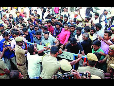 Coimbatore: TMMK, SDPI members stage protests condemning violence in ...