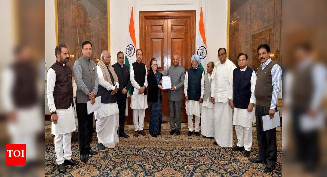 Congress team meets President Kovind, urges him to sack Amit Shah | India News - Times of India