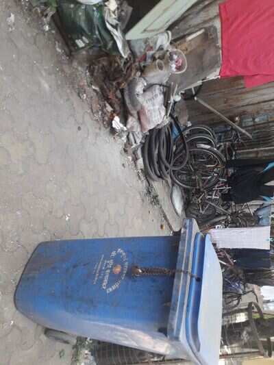 MCGM dustbin are locked with chain. - Times of India