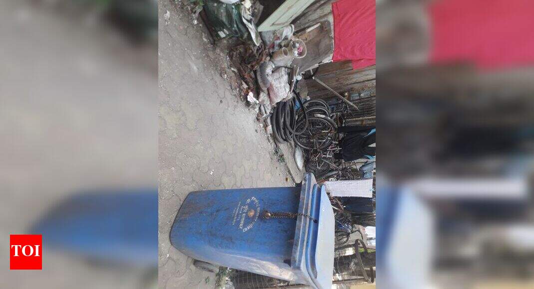 MCGM dustbin are locked with chain. - Times of India