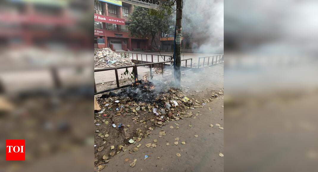 Early morning garbage burning - Times of India