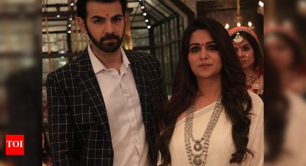 Dipika Kakar and Karan V Grover give their last shot on the sets of ...