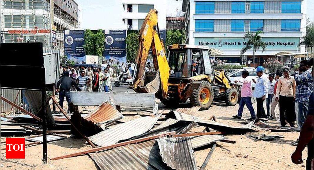 Eight dwellings re-erected in Sanjaynagar razed again | Vadodara News ...