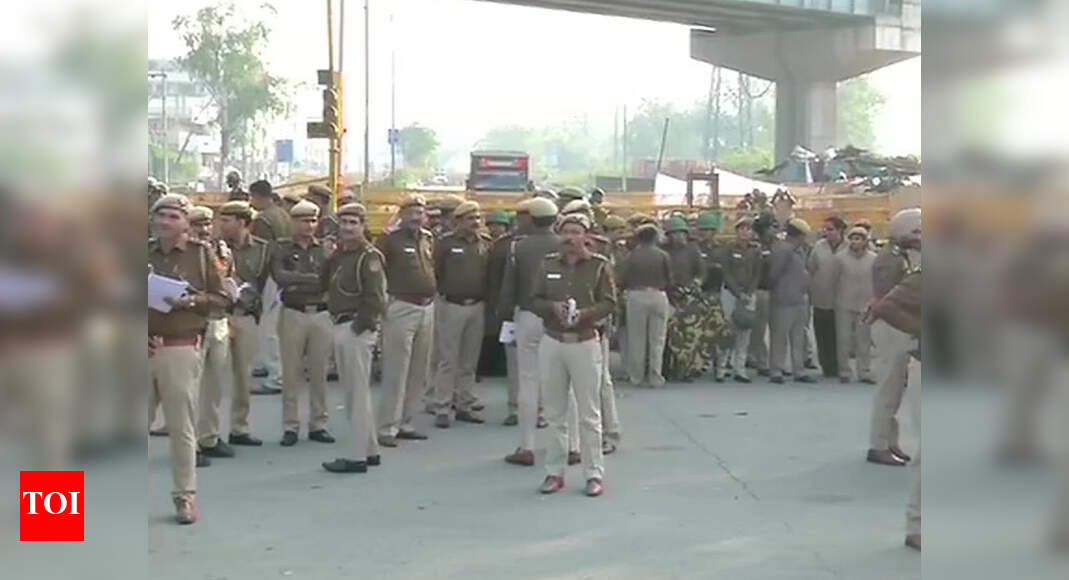 Prohibitory orders in Delhi's Shaheen Bagh, posse of policemen deployed | Delhi News - Times of ...