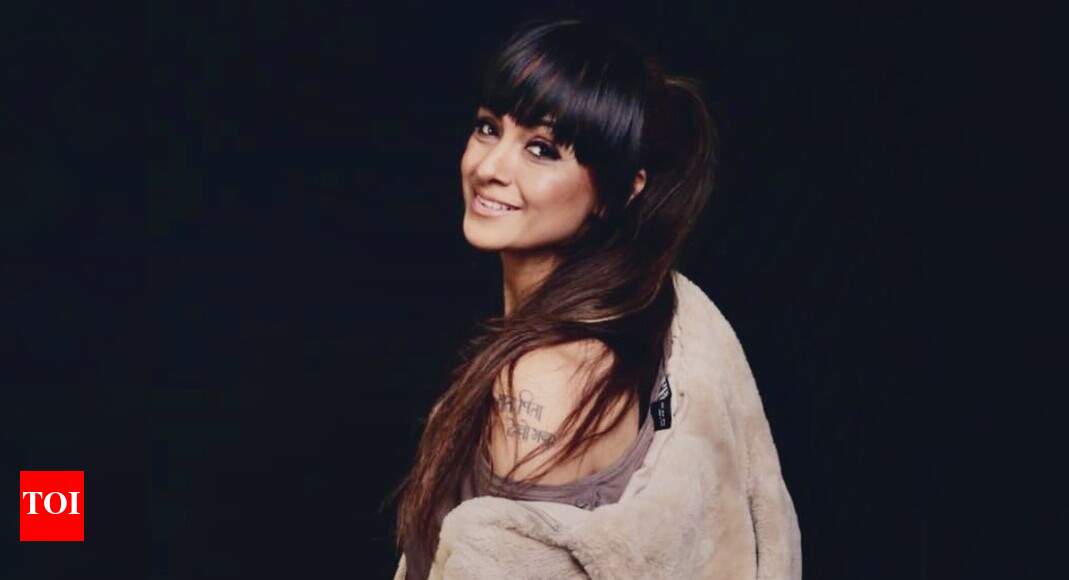 Actress Simran stuns fans with her dance to a 20-year-old song from ...