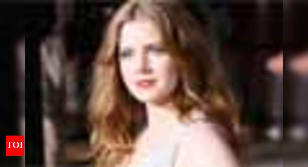 Amy Adams struggles to hurl 'varied' abuses! | English Movie News ...