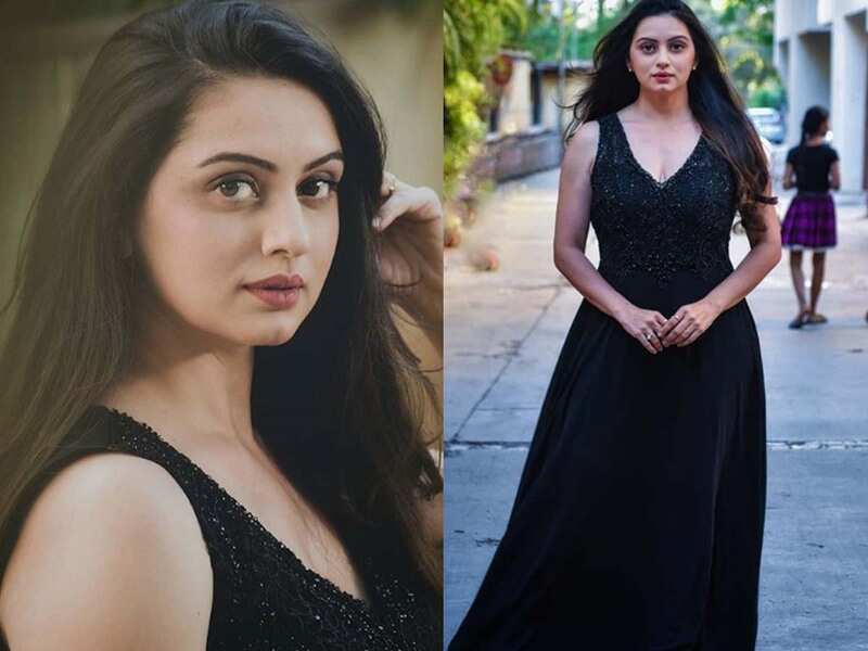 Shruti Marathe looks alluring in her all-black ensemble | Marathi Movie ...