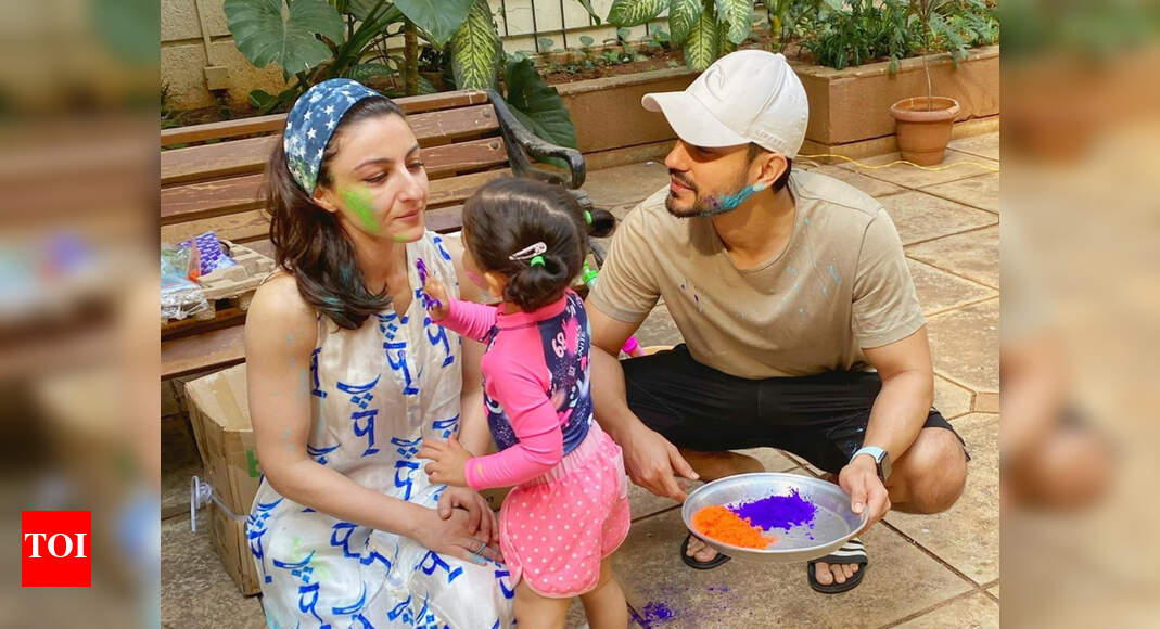THIS adorable picture of Soha Ali Khan and daughter Inaaya Naumi Kemmu ...