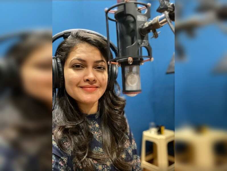 Playback singer Priyanka Barve records ghazal Dil-E-Mushkil | Marathi ...