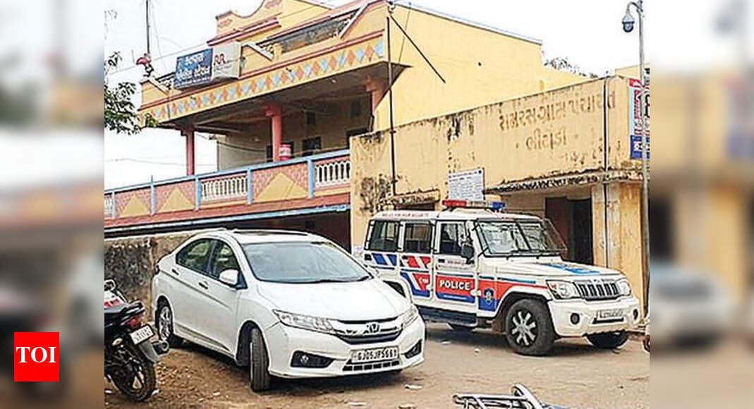 Gujarat: Five Dahod cops attacked during raid on bootlegger | Vadodara ...