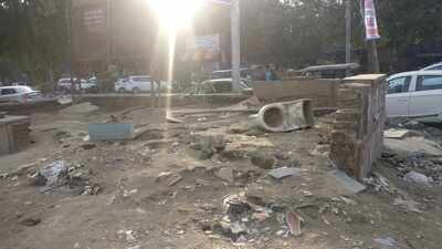 Unhygienic situation near restaurants - Times of India