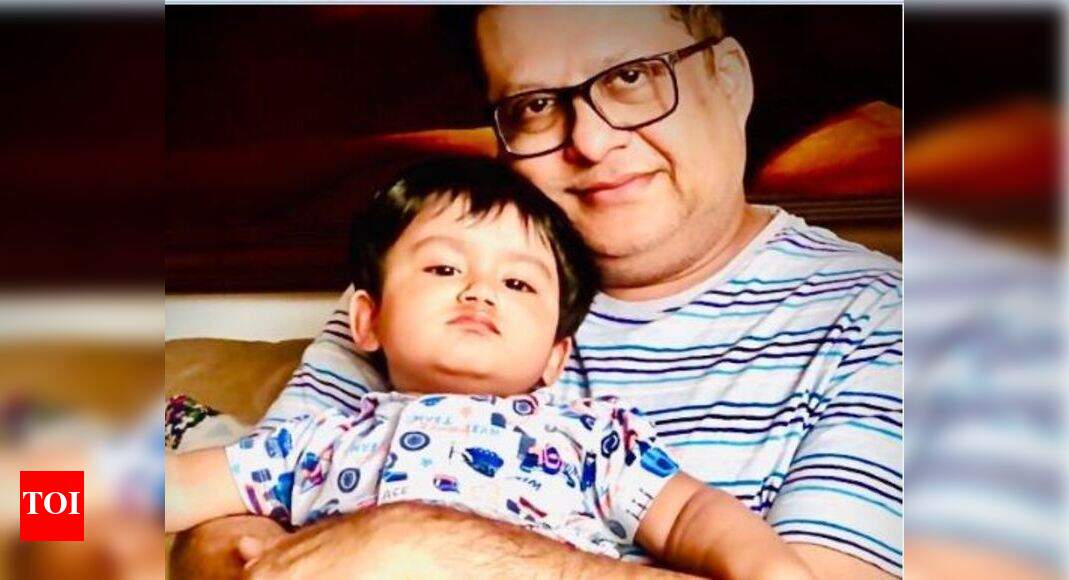 Agnidev Chatterjee is enjoying at home with his son | Bengali Movie ...