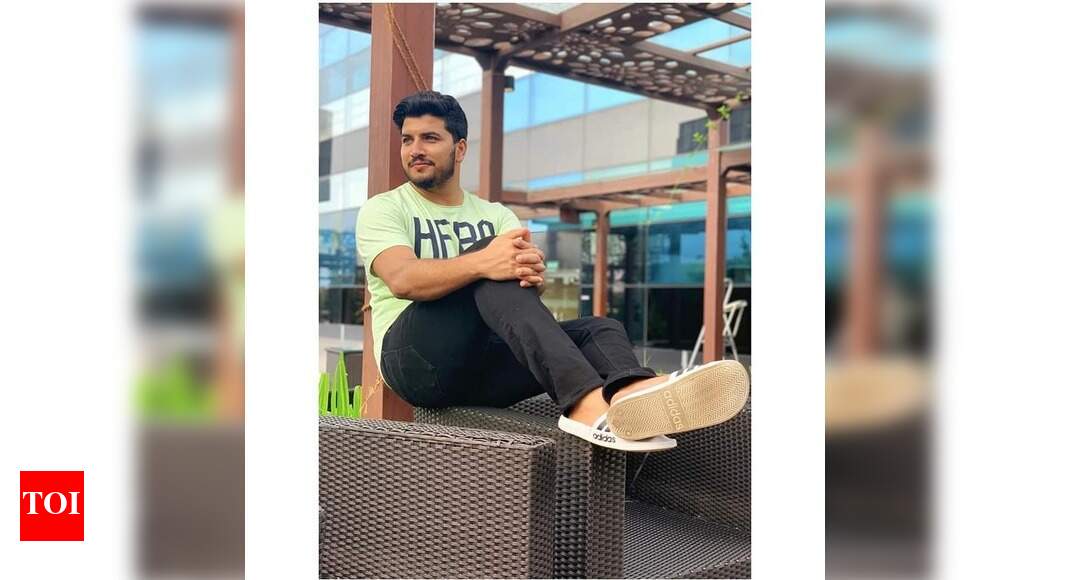 Jeeva Joseph enjoys his indoor birthday celebrations - Times of India