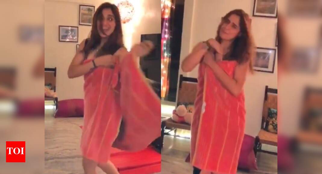 Bigg Boss 13 fame Arti Singh does a fun towel dance on Kajol's iconic song; watch video - Times ...