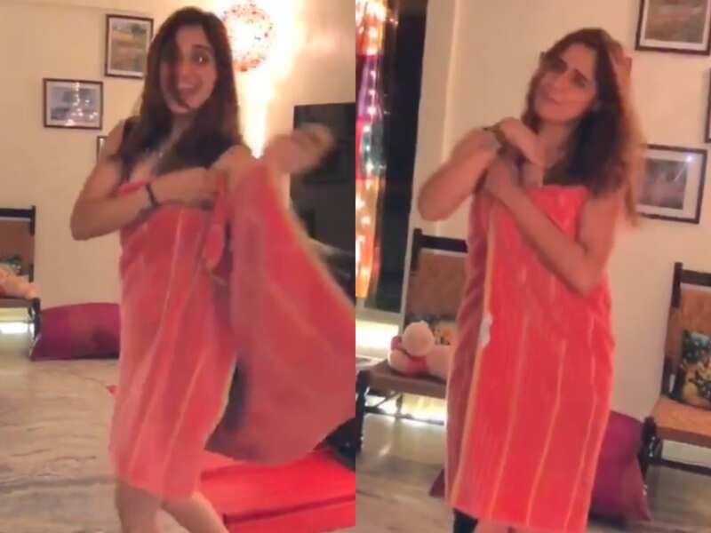 Bigg Boss 13 fame Arti Singh does a fun towel dance on Kajol's iconic song; watch video - Times ...