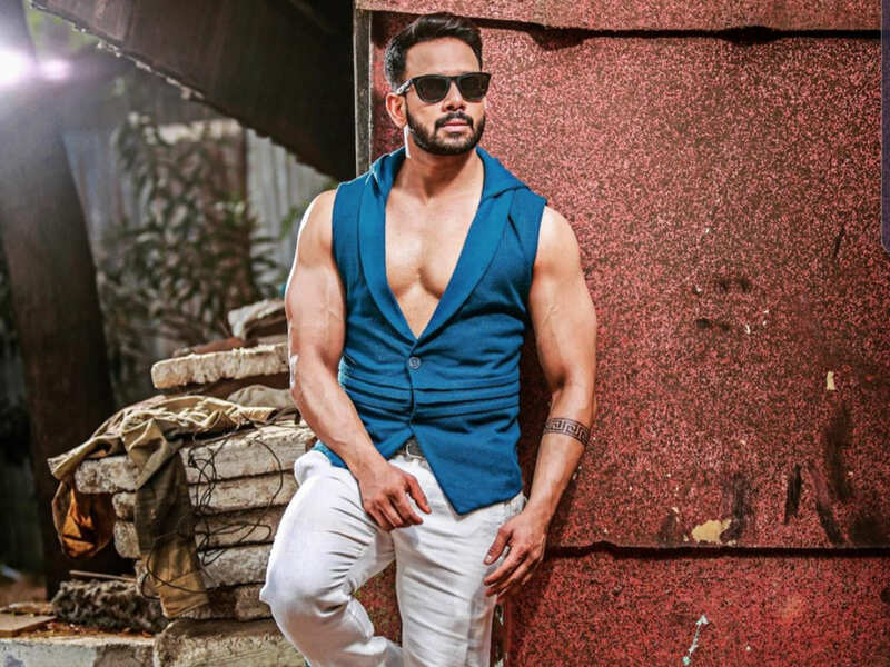 Actor Bharath shows off his singing skills. | Tamil Movie News - Times ...