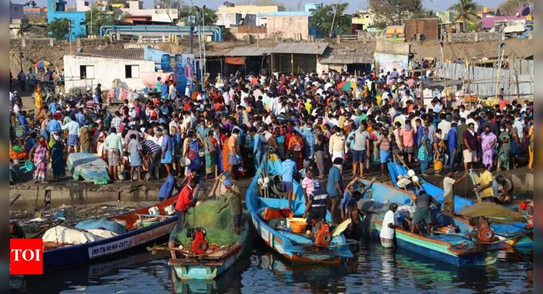 When lockdown norms and social distancing go for a toss | India News ...