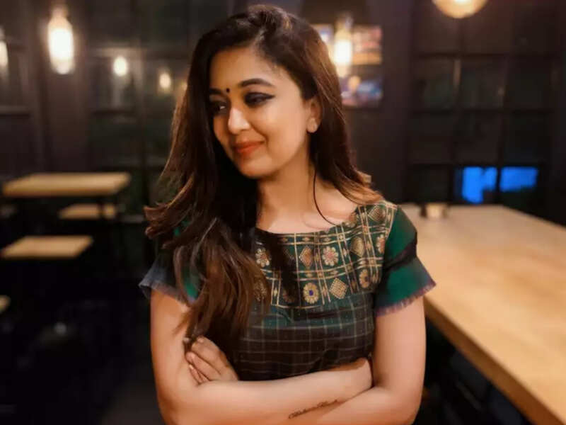 Singer Soundarya urges people not to abandon dogs during #CoronaCrisis ...