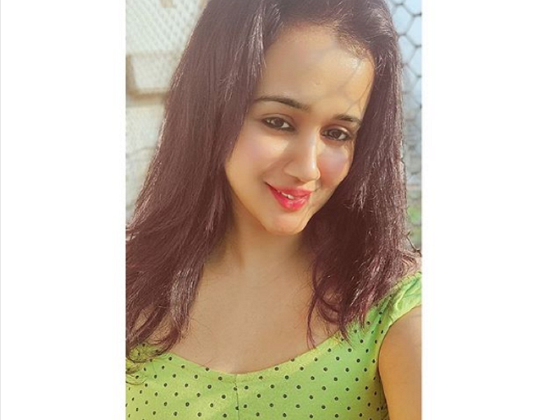 Gunjan Pant pens a heartfelt poem as she is missing her film shoots ...