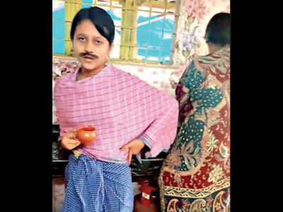 Help pours in after daily wager’s ‘Cha khabo na?’ plea | Kolkata News ...