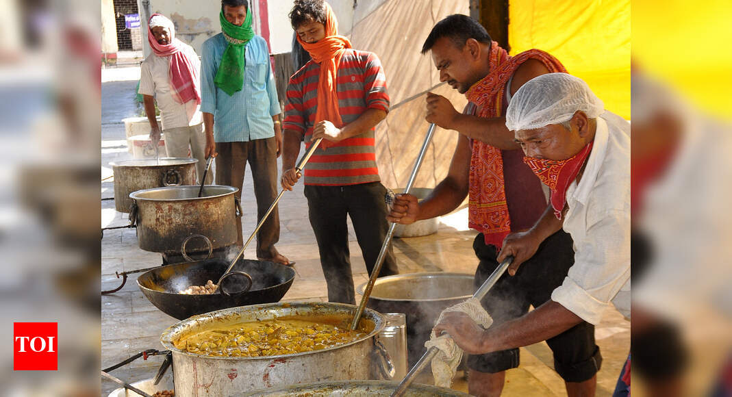 Coronavirus lockdown: Stranded at camps in Patna, people long to go home | Patna News - Times of ...