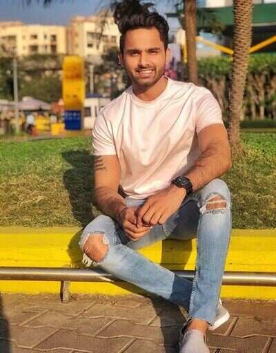 Singer Meet Jain teaches his fans how to cook | Gujarati Movie News ...