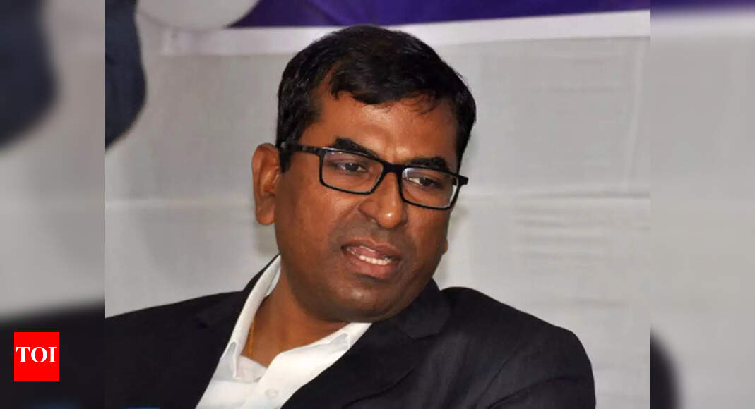 Patna: DM orders compulsory screening of migrants | Patna News - Times ...