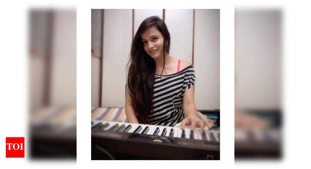 Bijal Joshi learns to play piano during lockdown | Gujarati Movie News ...