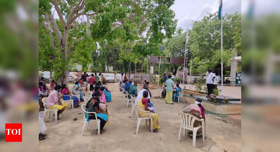 Covid-19 lockdown: Trichy street vendors furnish details to avail cash ...