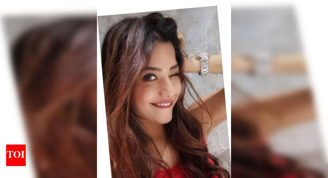 Kinjal Rajpriya makes poha for breakfast | Gujarati Movie News - Times ...