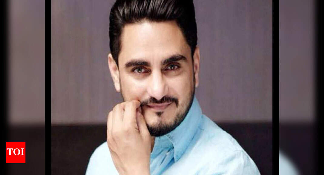 Watch: Kulwinder Billa gives fitness goals with variation plank ...