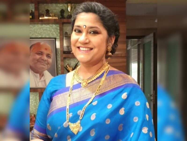 renuka shahane: Actress Renuka Shahane pays tribute to late Suchitra ...